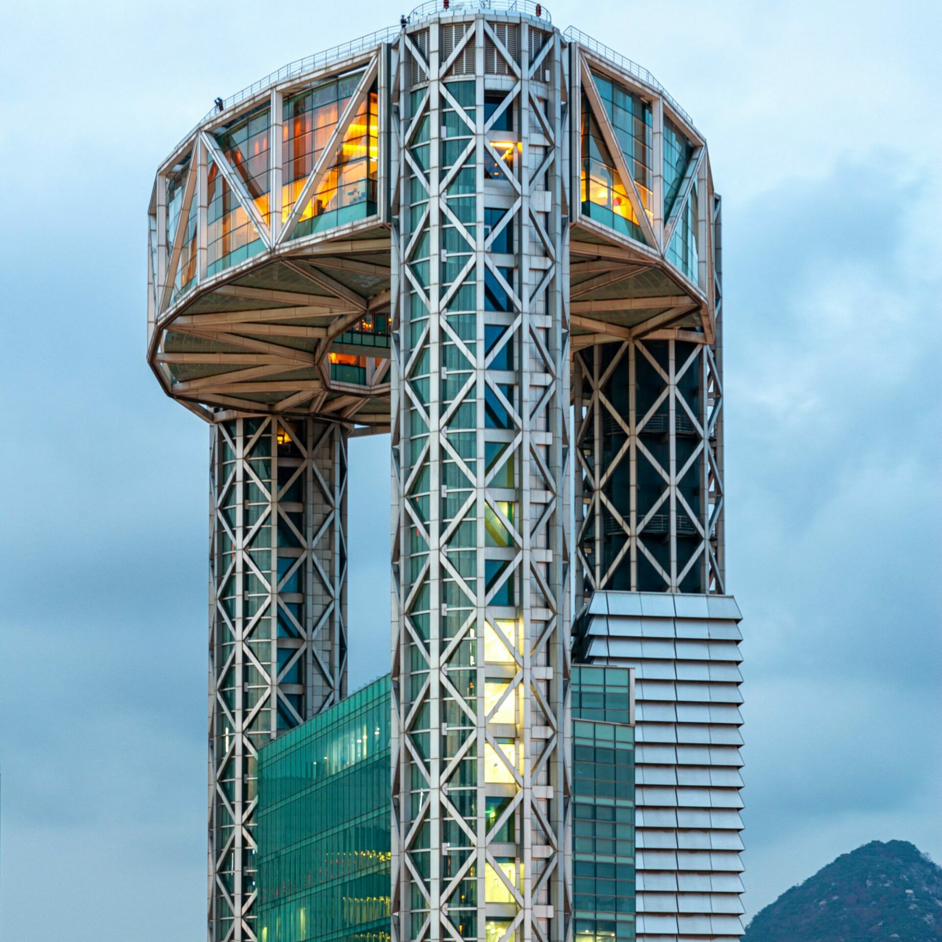 Jongno Tower Tells the History of the Commercial Real Estate Market ...